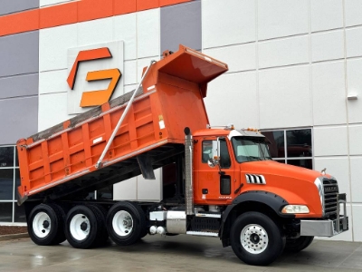 Mack GU813