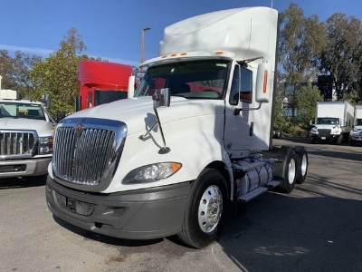 International Prostar® Day Cab Cummins ISX15 122 Manual 10 Spee