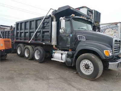 Mack GRANITE CV713