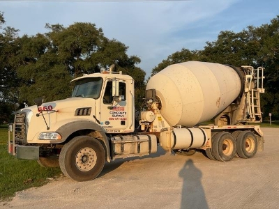 Mack GU813