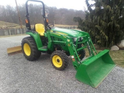 John Deere 3038