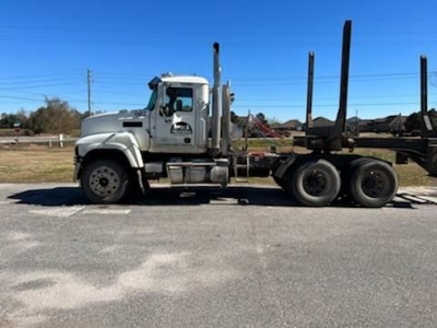 Mack Pinnacle CHU613