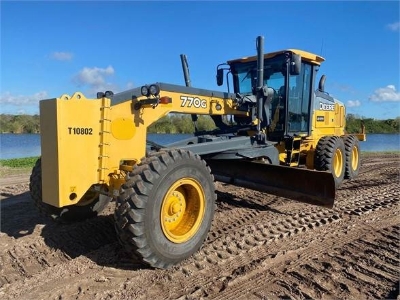 John Deere 770G