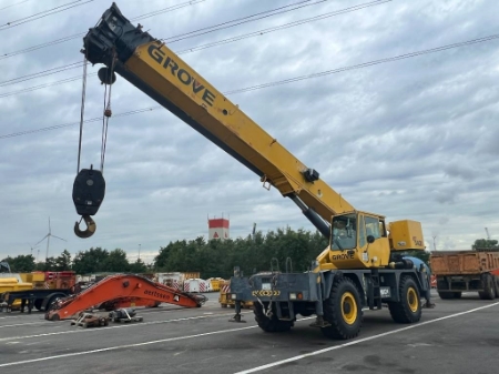 Cranes and crane trucks for sale at Aertssen Trading