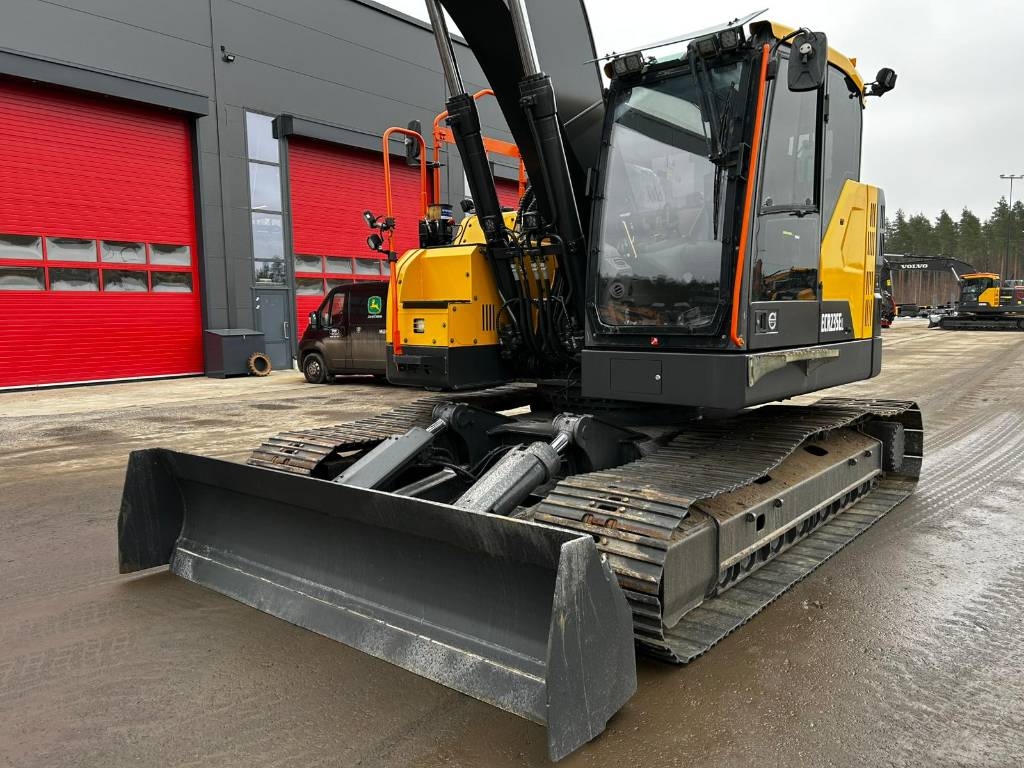 Volvo ECR 235 E / Rototilt Oilquick, Puskulevy, Rasvari - Crawler ...