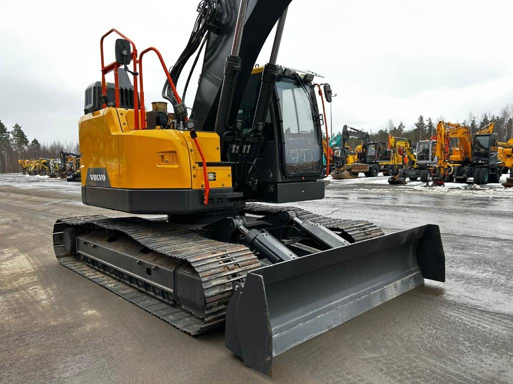 Volvo ECR 235 E / Rototilt Oilquick, Puskulevy, Rasvari - Crawler ...