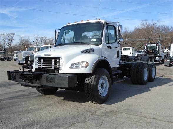 Freightliner BUSINESS CLASS M2 106