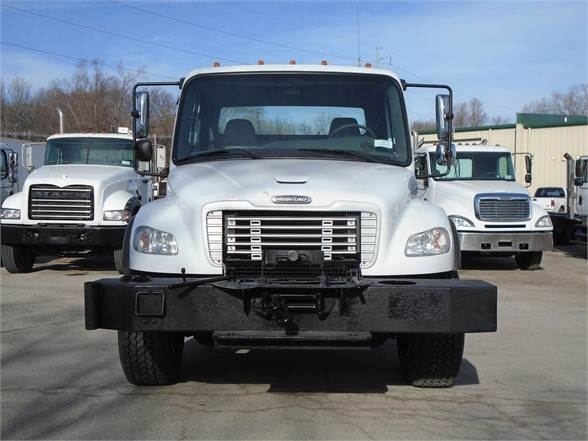 Freightliner BUSINESS CLASS M2 106