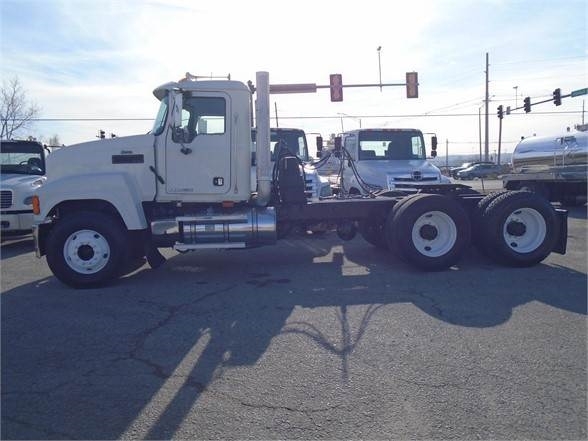 Mack PINNACLE CHU613