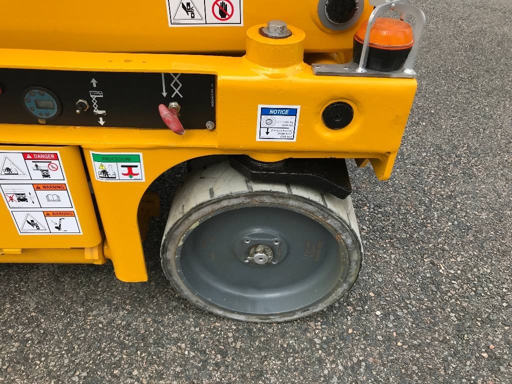Haulotte COMPACT 10N - NEW BATTERIES - Nacelle ciseaux - Travaux ...