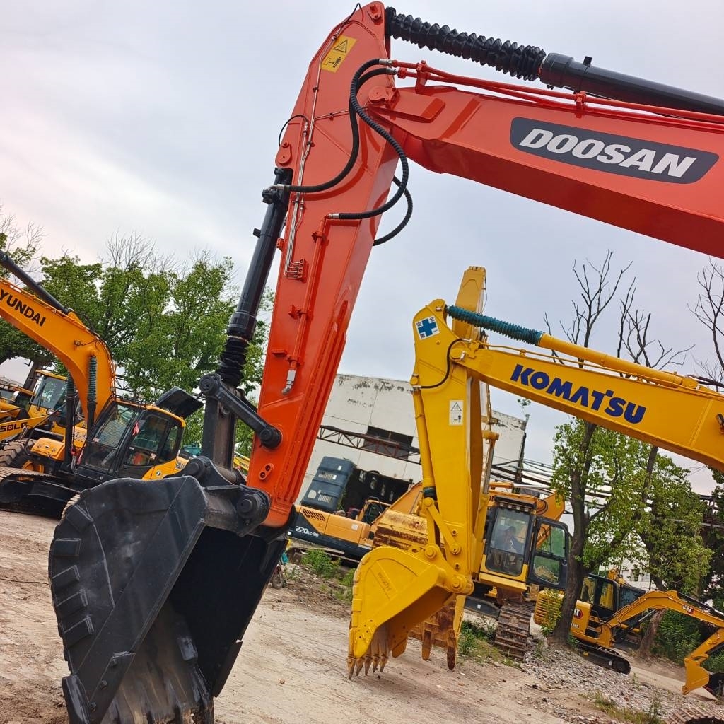 2023 Doosan DX 300 Used Tracked Excavator for sale | P&E