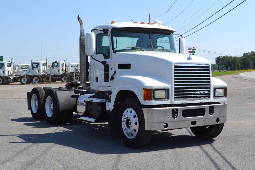 Mack Pinnacle CHU 613