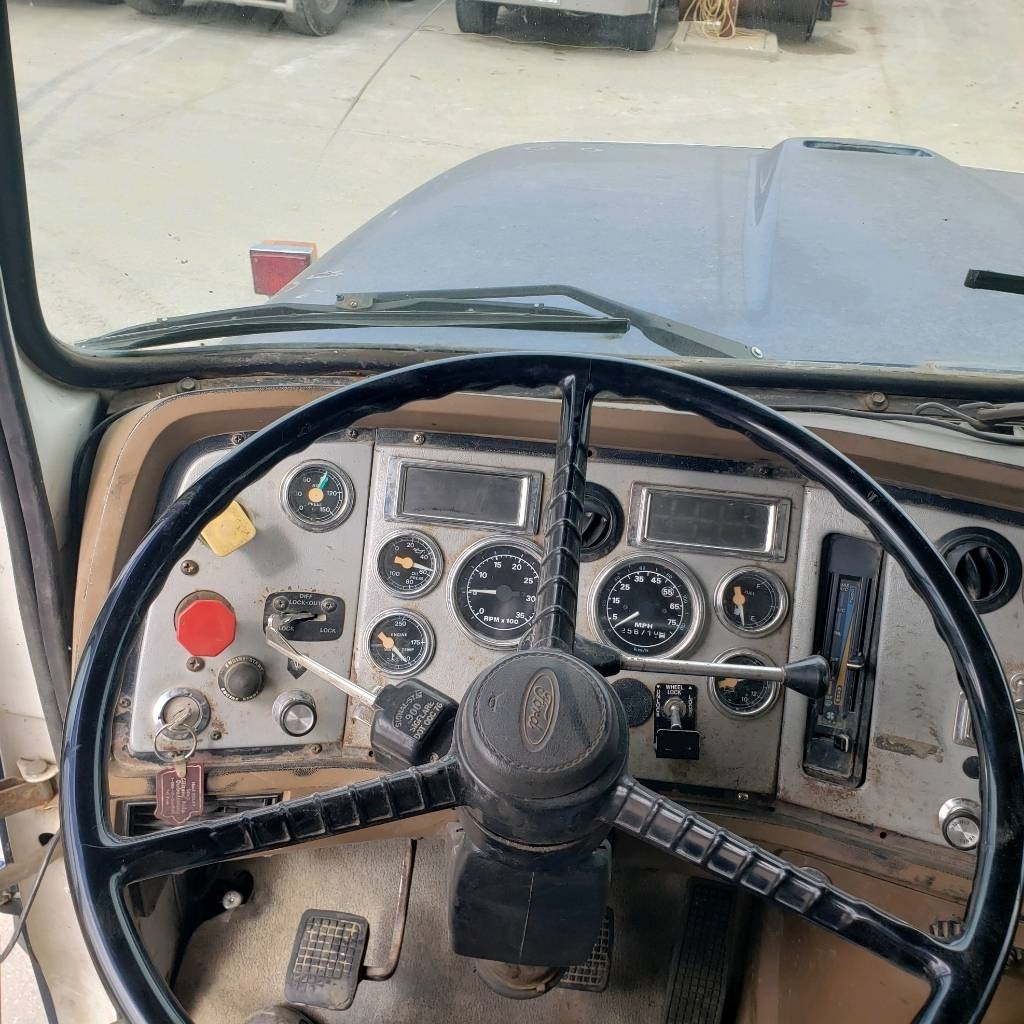 Ford L 9000