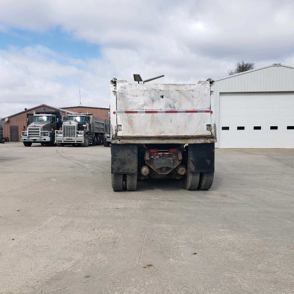 Ford L 9000