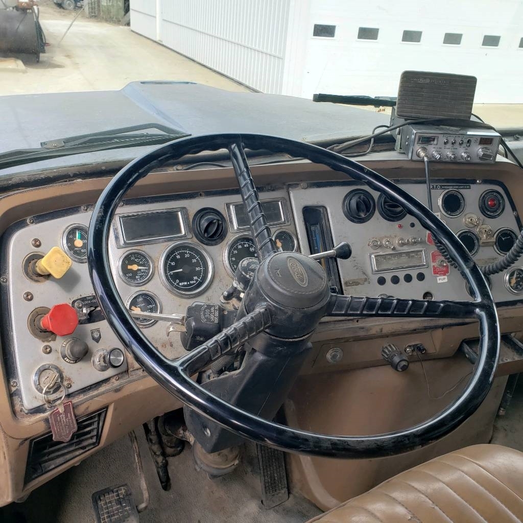 Ford L 9000