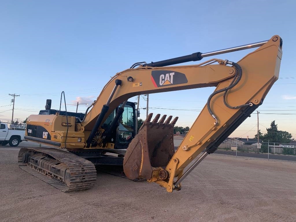 CAT 324 D L