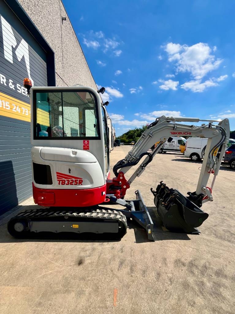Takeuchi TB 325 R - Minigraafmachines