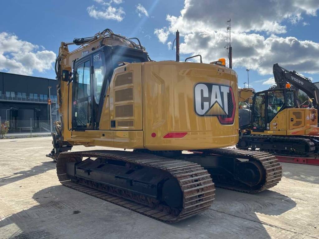 Köpa Begagnade Caterpillar 325 Next Gen Bandgrävare till salu i ...