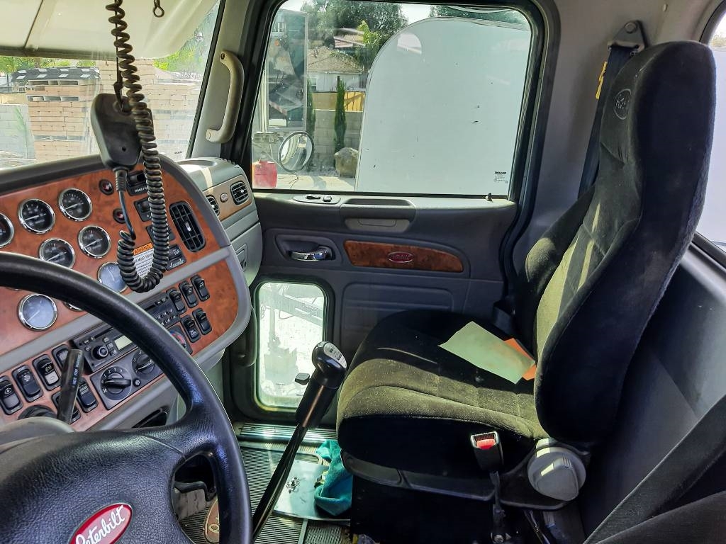 Peterbilt 388