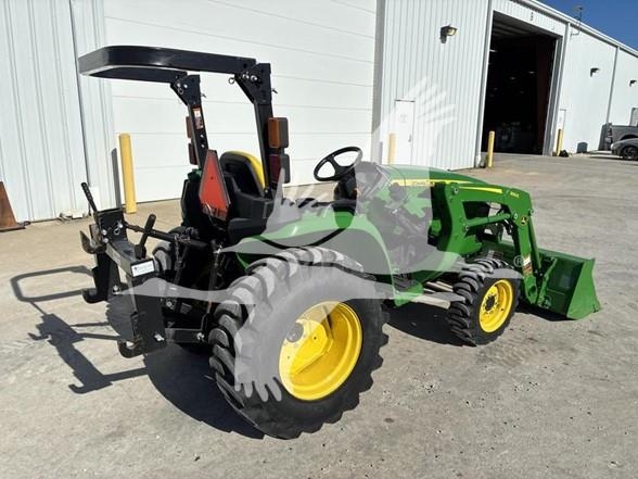 John Deere 3038E