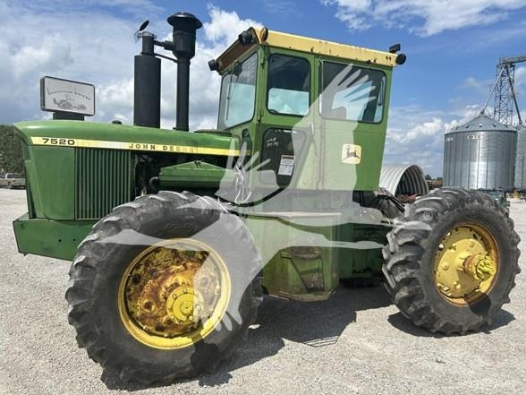John Deere 7520
