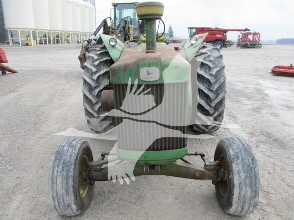 John Deere 820