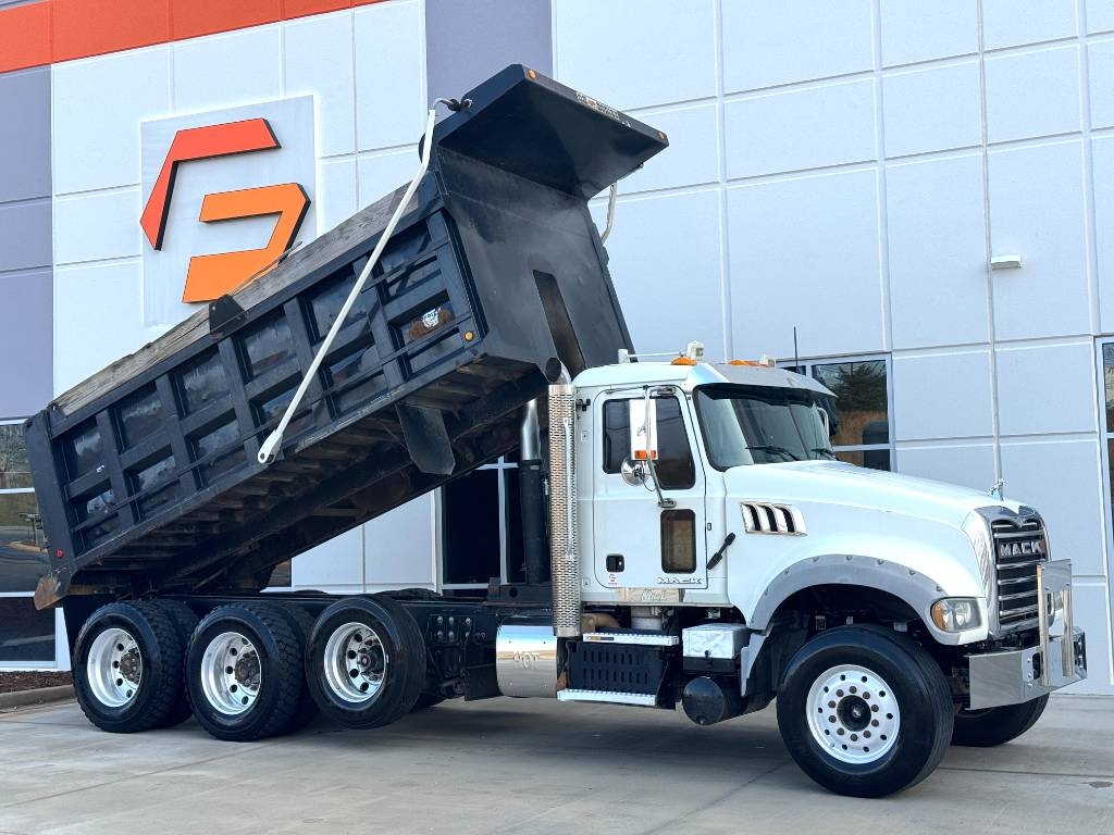 Mack Granite GU 713