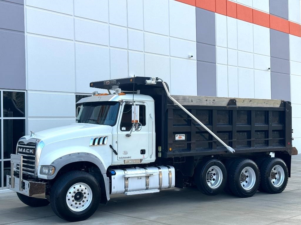 Mack Granite GU 713