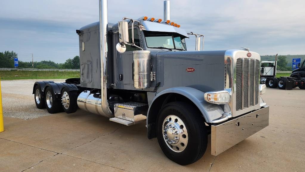 Peterbilt Heavy Duty Trucks & Truck Trailers For Sale | Ritchie List