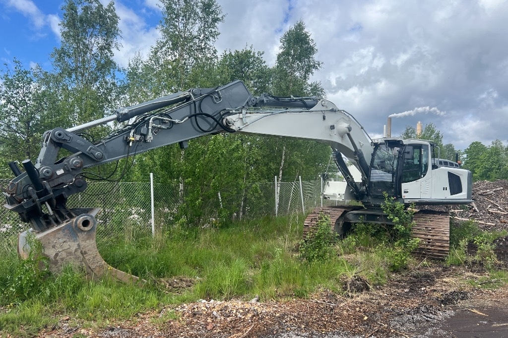 Liebherr R 946 | Polar Machine Trading