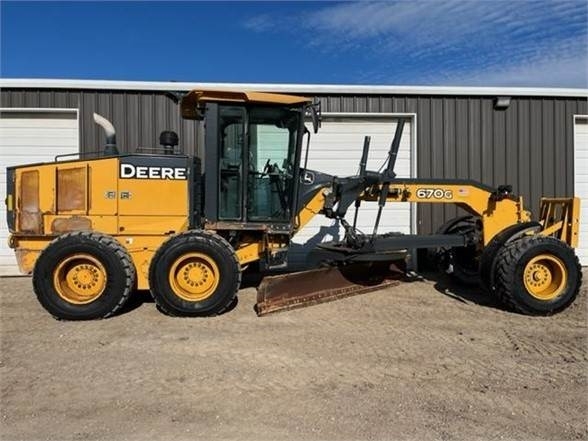 John Deere 670G