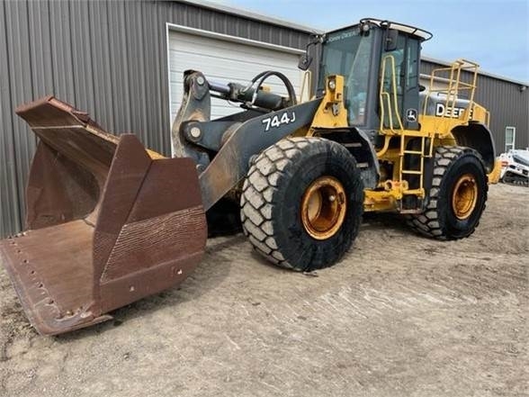 John Deere 744J