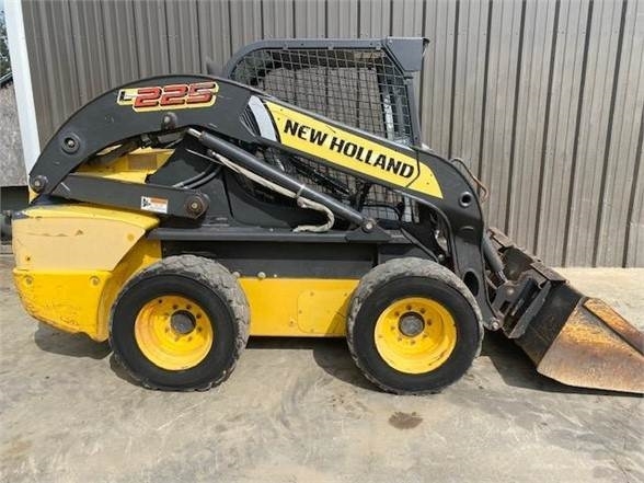 New Holland L225