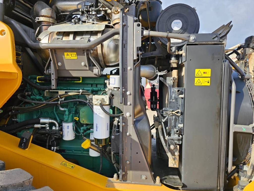 Buy Used Volvo L90H Wheel loader for sale in Stockholm, Sweden · PAN ...