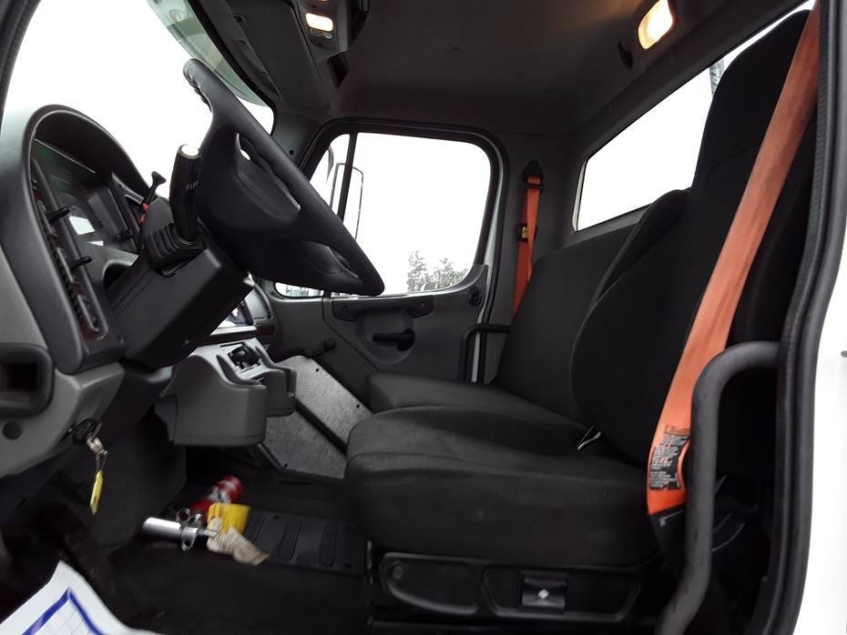 Freightliner BUSINESS CLASS M2 106