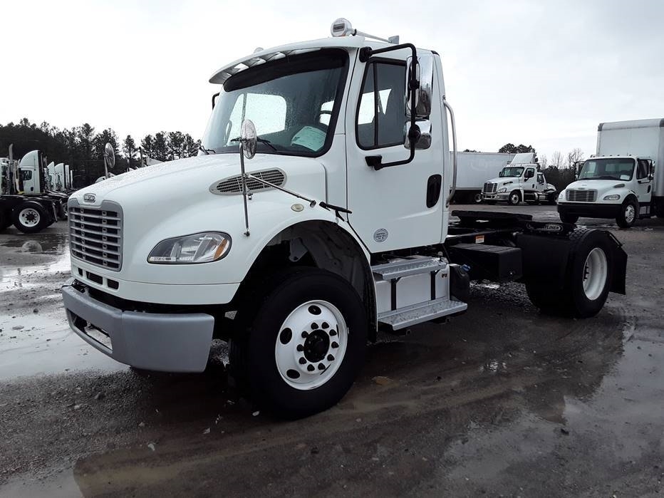 Freightliner BUSINESS CLASS M2 106