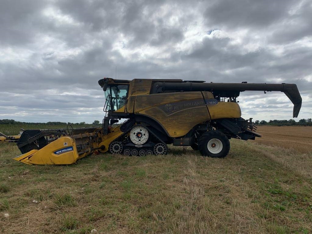New Holland CR8.90 | The Farming Forum