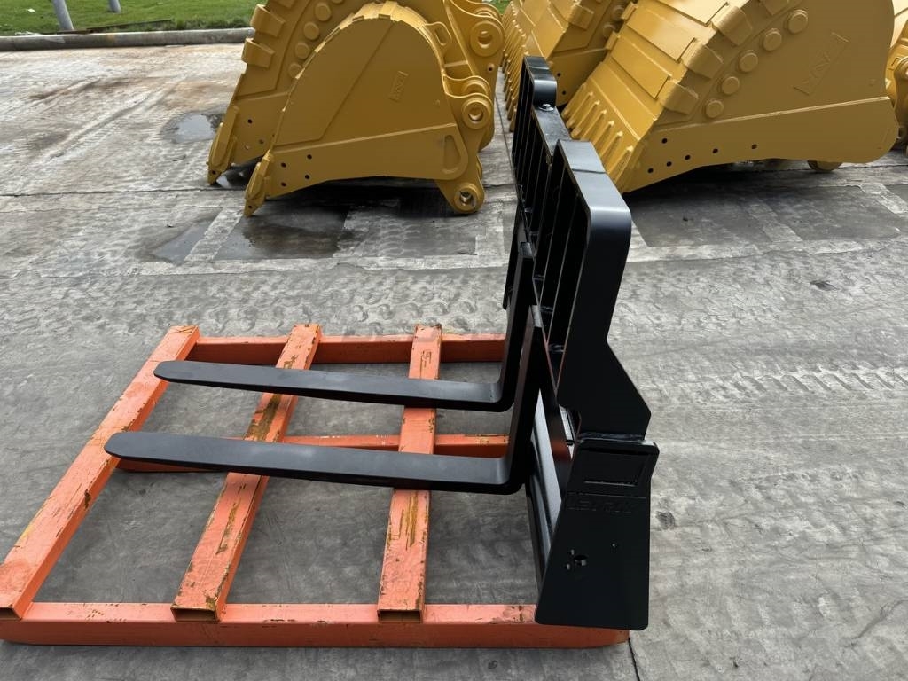 Bedrock Skid Steer Loader HD Fork Carriage, 57in