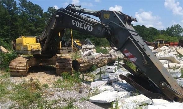 Volvo EC 330