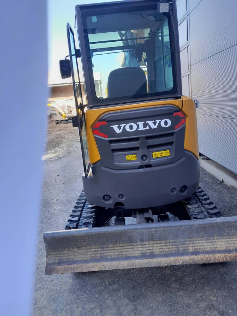 Volvo ECR 25 Electric - Tracked / Mini excavators - Products - Wacker ...