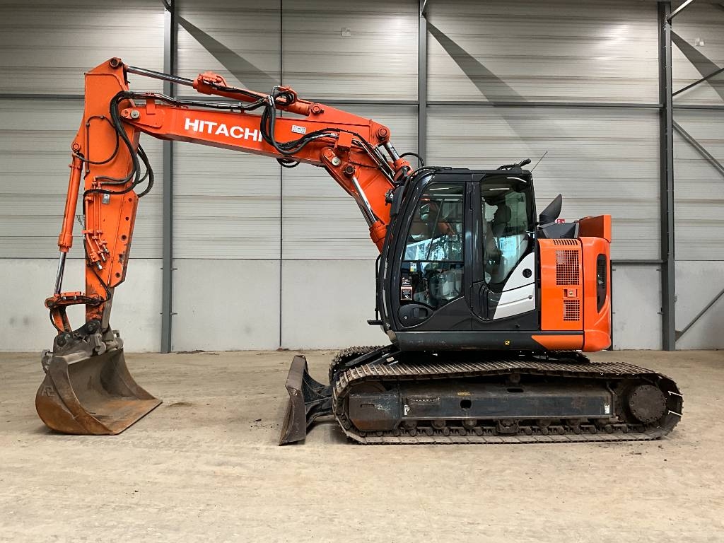 Hitachi ZX 135 US-6 - Crawler excavators - Construction - Geuens Machinery