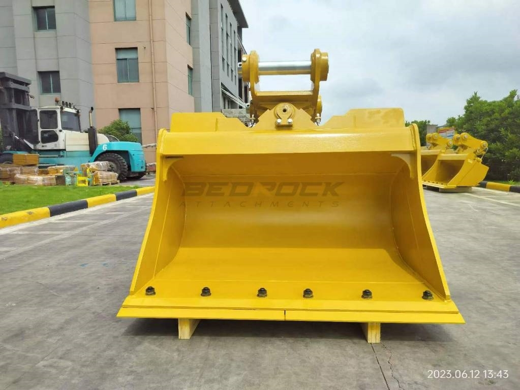CAT 60” TILT DITCH CLEANING BUCKET CAT 320 B LINKAGE