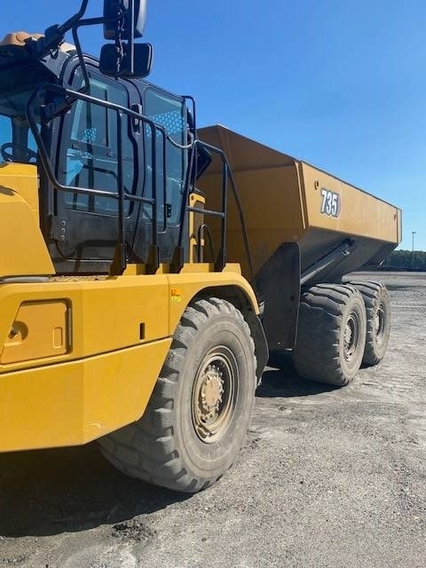 CAT 735