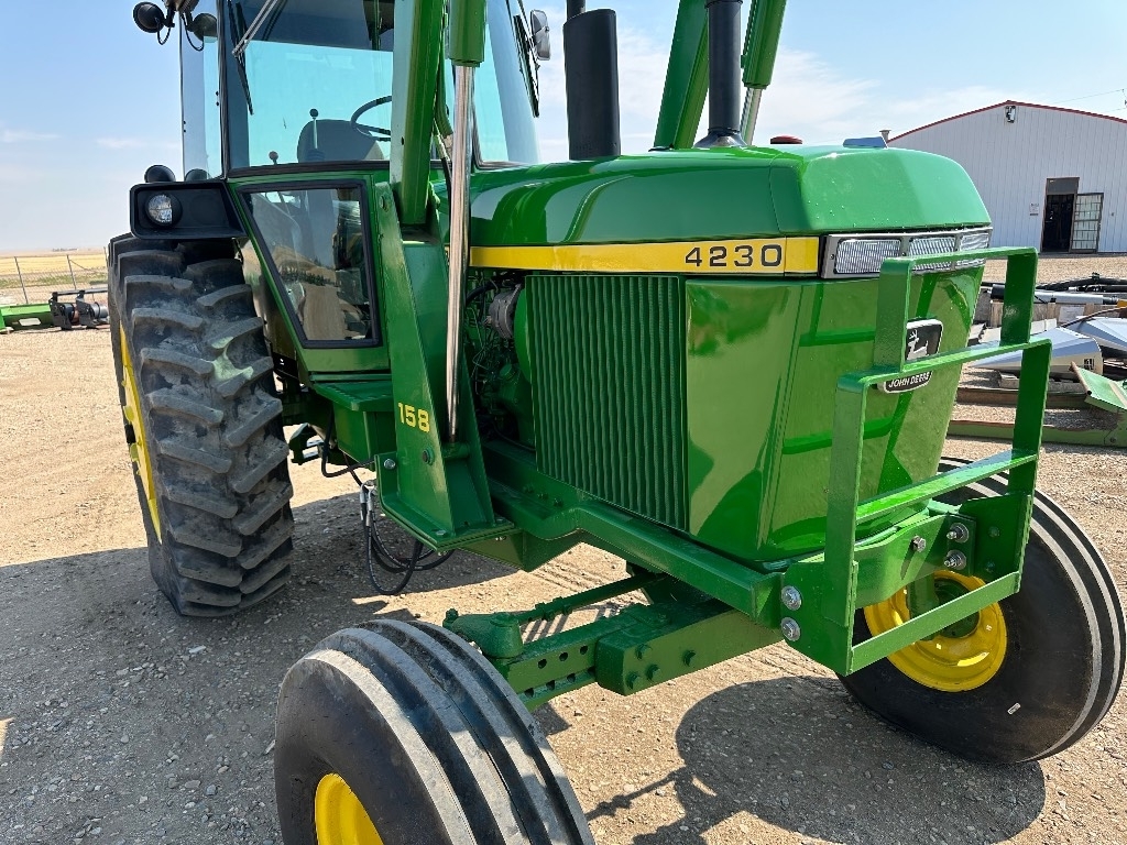 John Deere 4230