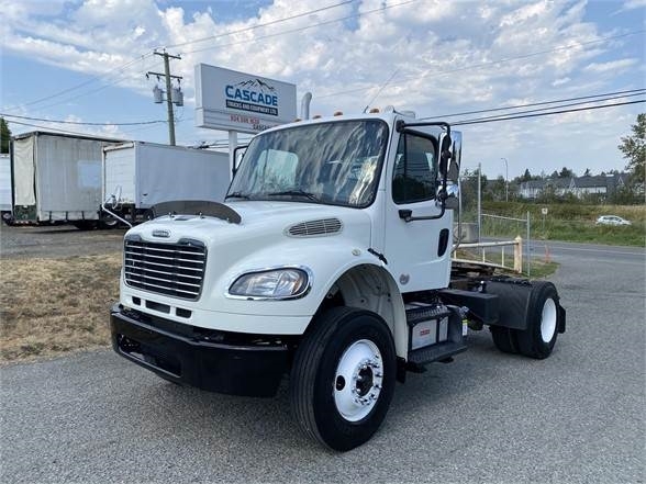 Freightliner BUSINESS CLASS M2 106