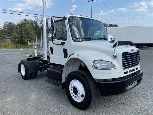 Freightliner BUSINESS CLASS M2 106