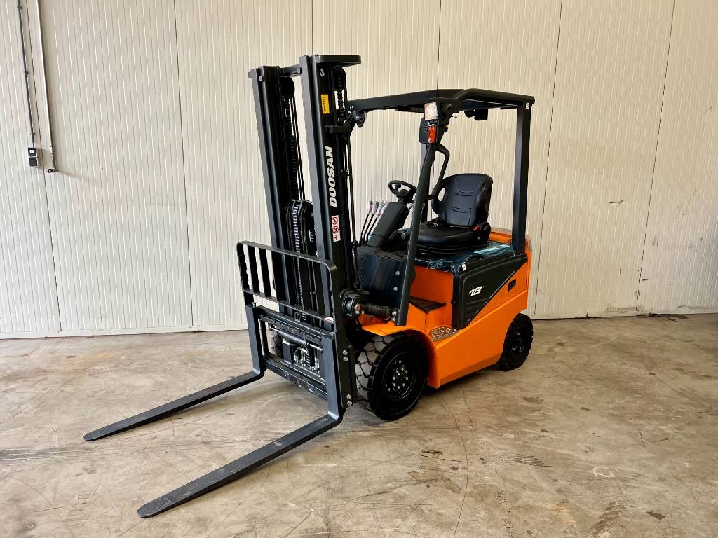 Heftrucks - Heftrucks, stapelaars en palletwagens - STM Trading