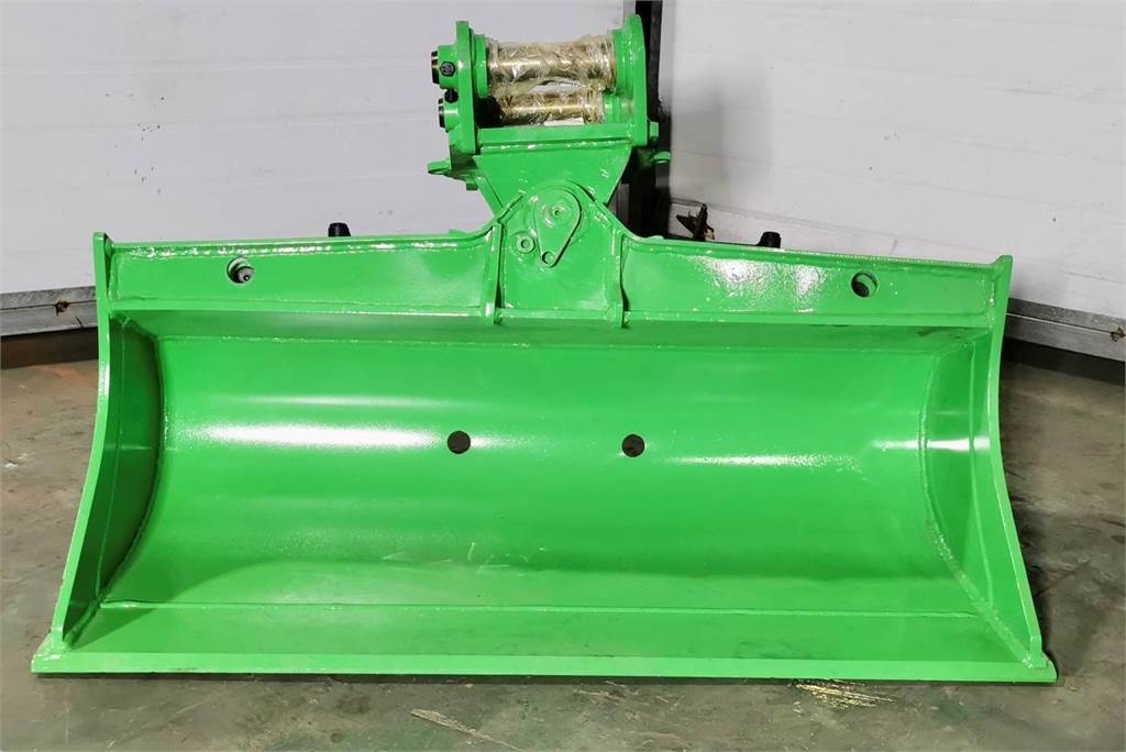 JM Attachments Tilt Bucket 42" Mini Excavator Kubota U35, U35