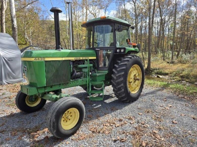 John Deere 4430