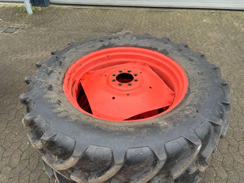 [Other] Sprøjtehjul 420/85R38 og 13.6-28 - Tires, wheels and rims ...